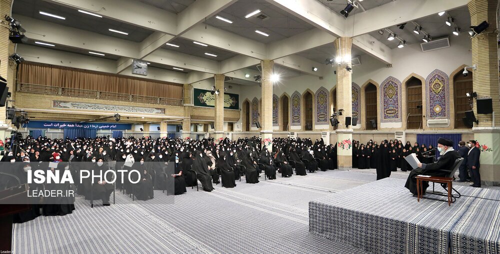 دیدار بانوان با مقام معظم رهبری (عکس)